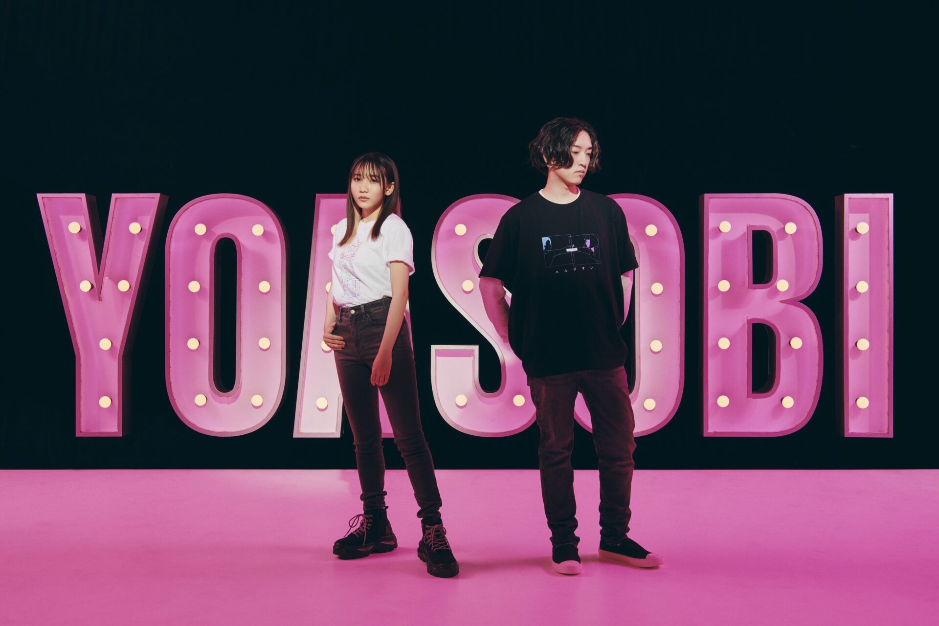 「UT」がYOASOBIとコラボ 「夜に駆ける」など7曲の原作やMVを落とし込んだTシャツを発売 - TOKION