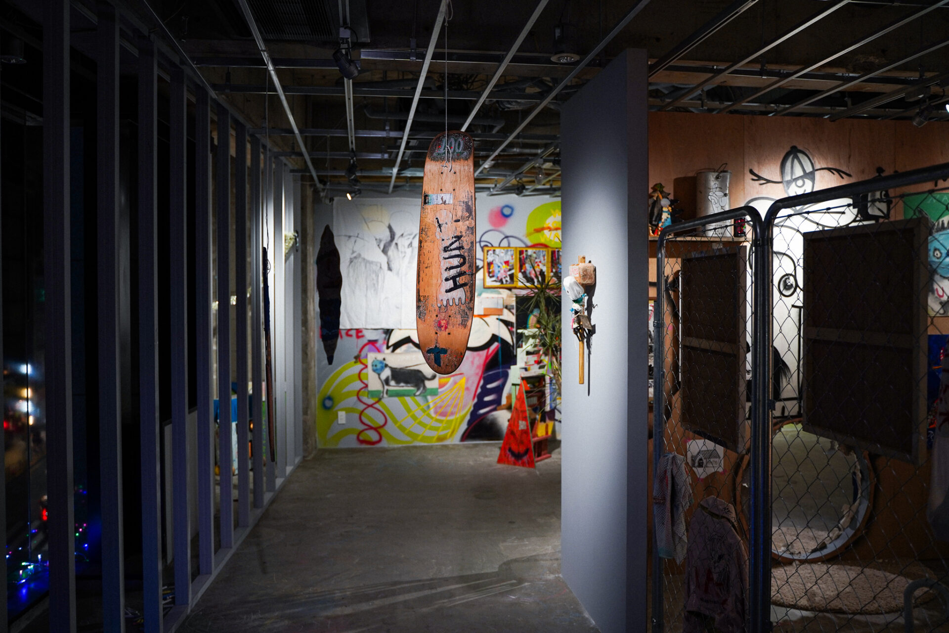 アーティスト、NAZEの作品に描かれた意味深なメッセージの謎 - TOKION