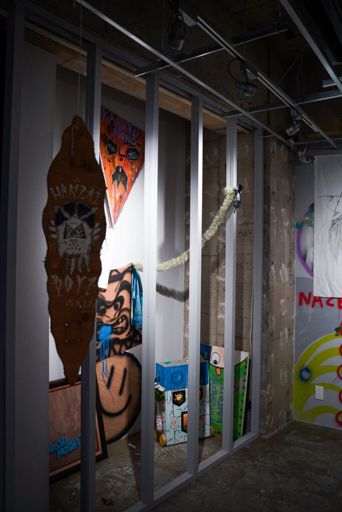 アーティスト、NAZEの作品に描かれた意味深なメッセージの謎 - TOKION