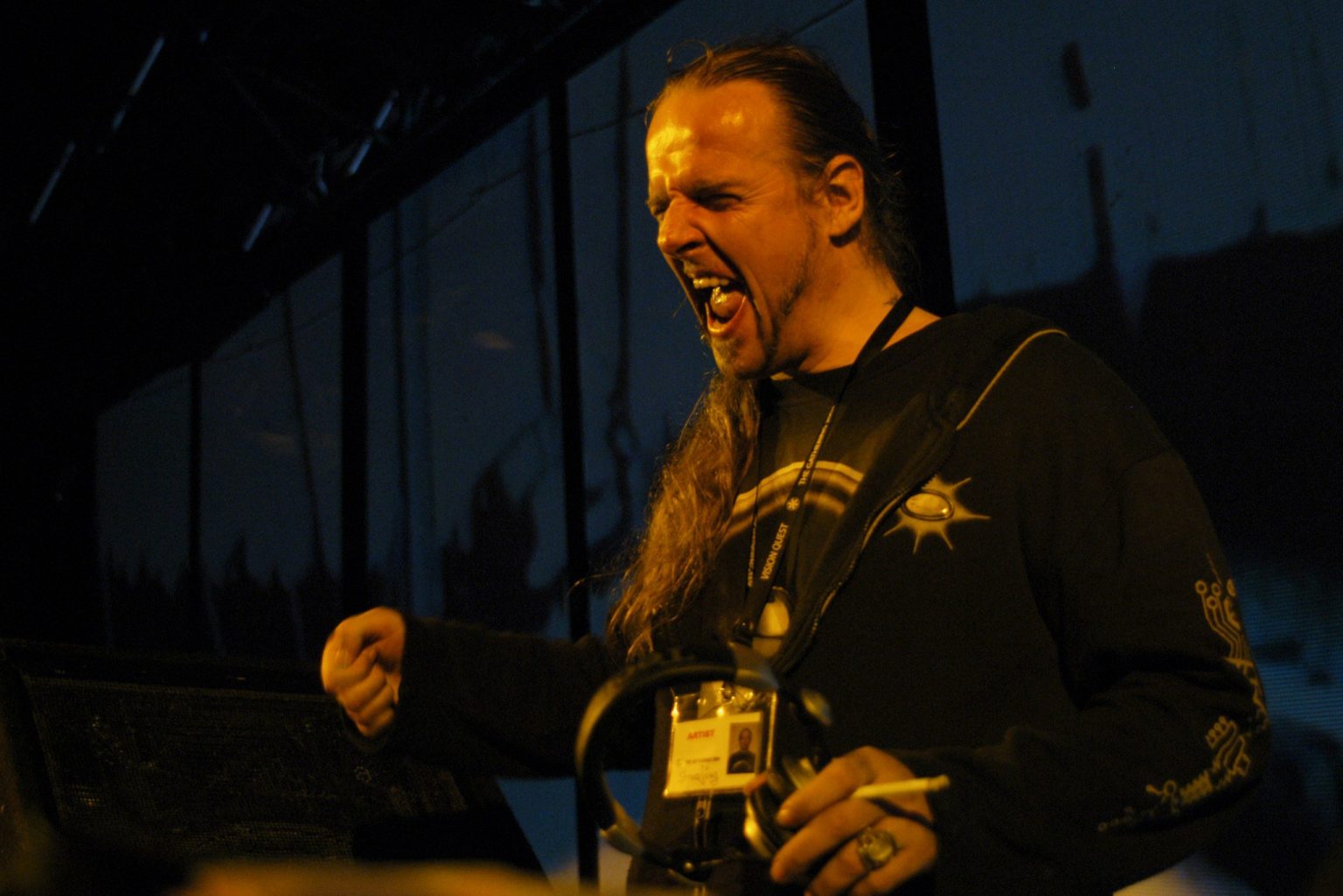 Manabe Kotaroが捉えた、日本の野外レイヴパーティの夜明け - TOKION