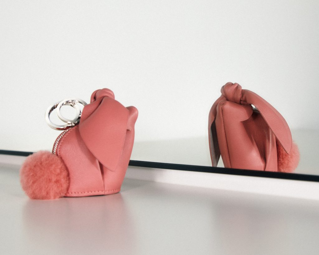 「ロエベ」が日本展開50周年を記念したキャンペーンを公開 限定バッグコレクション“TOKYO 1973”も登場 - TOKION