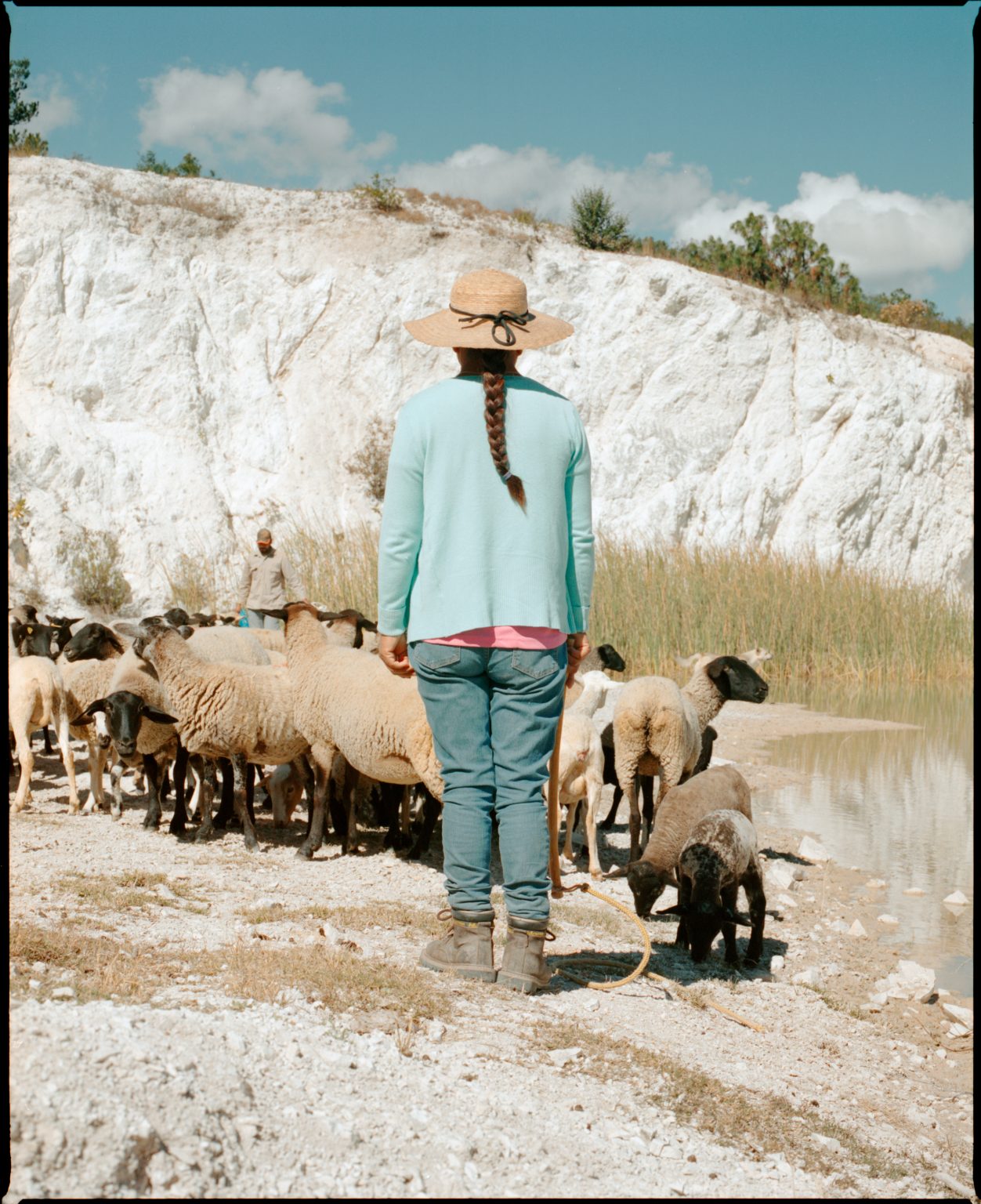 写真家・八木咲が見る「後ろ姿」と被写体が見ている世界 - TOKION