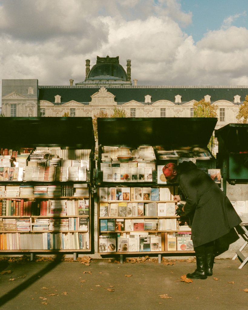 連載「The View My Capture」Vol.13 写真家・Sean Hazenがライフワークである旅の記録の中から写し出す「後ろ姿 ...