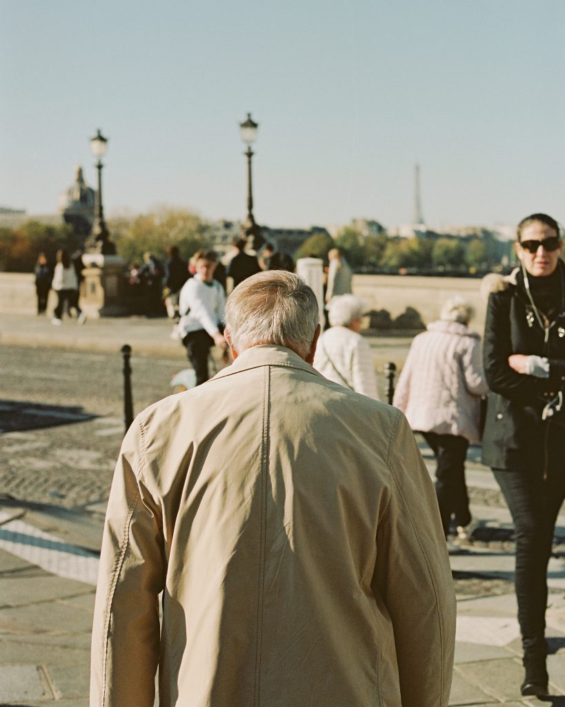 連載「The View My Capture」Vol.13 写真家・Sean Hazenがライフワークである旅の記録の中から写し出す「後ろ姿 ...