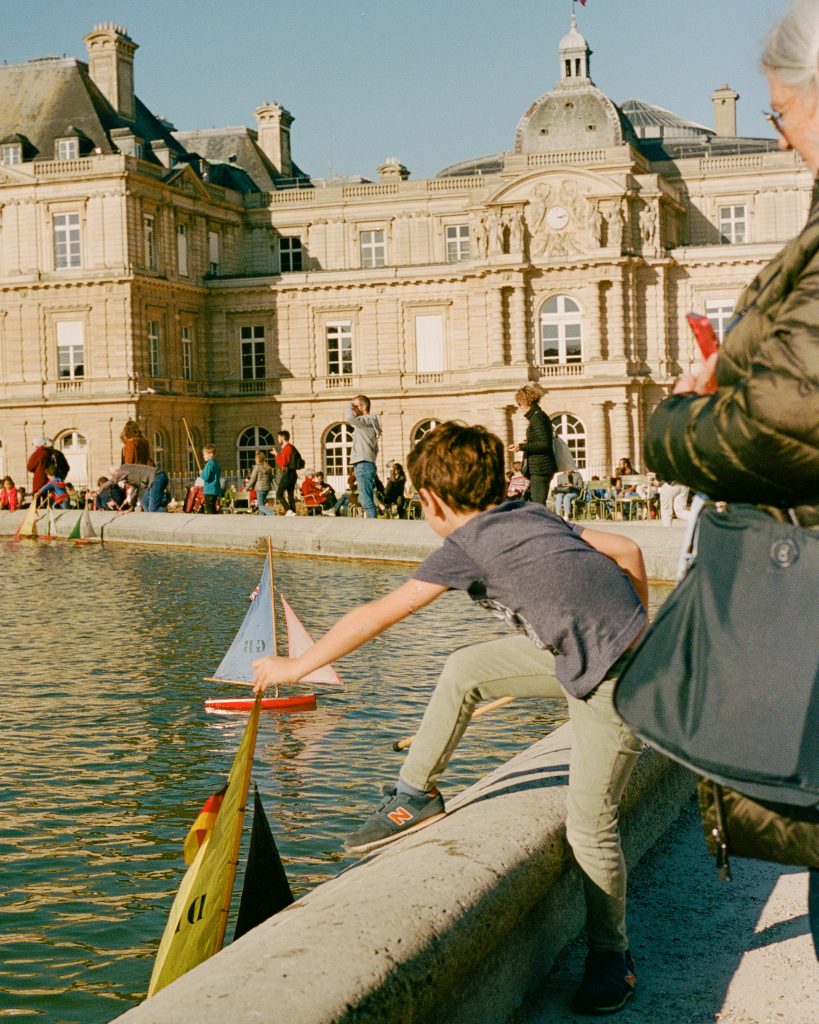 連載「The View My Capture」Vol.13 写真家・Sean Hazenがライフワークである旅の記録の中から写し出す「後ろ姿 ...