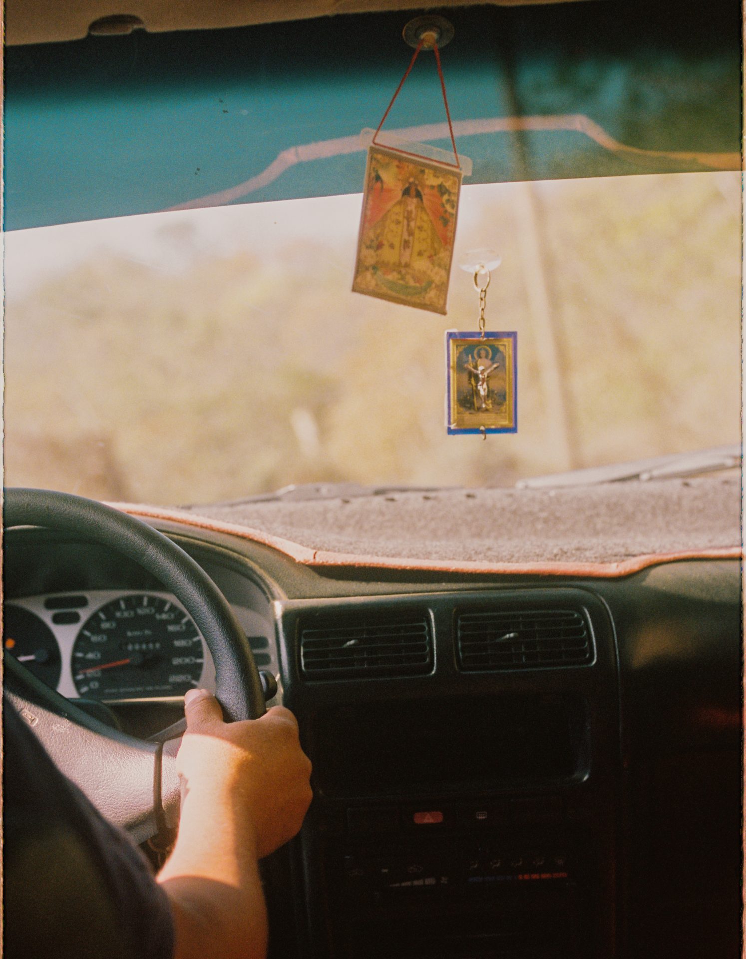 連載「The View My Capture」Vol.13 写真家・Sean Hazenがライフワークである旅の記録の中から写し出す「後ろ姿 ...