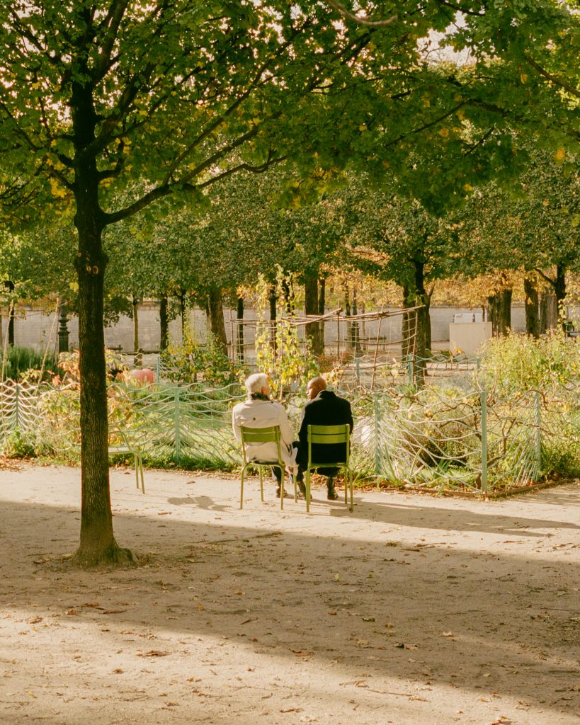 連載「The View My Capture」Vol.13 写真家・Sean Hazenがライフワークである旅の記録の中から写し出す「後ろ姿 ...